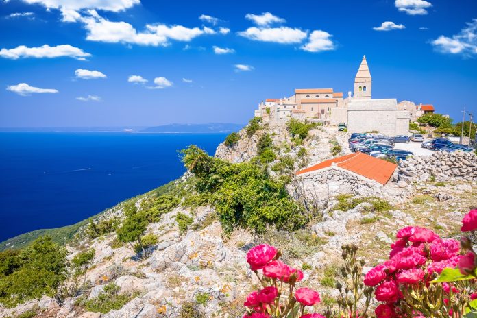 Hrvatsko selo s dva stanovnika i plažom poput one na Maldivima