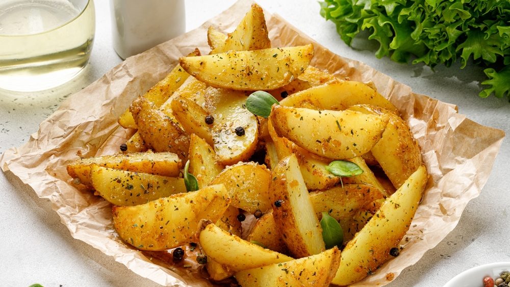 Pečeni krumpir - recept za savršeno hrskav i pikantan prilog koji ide ...